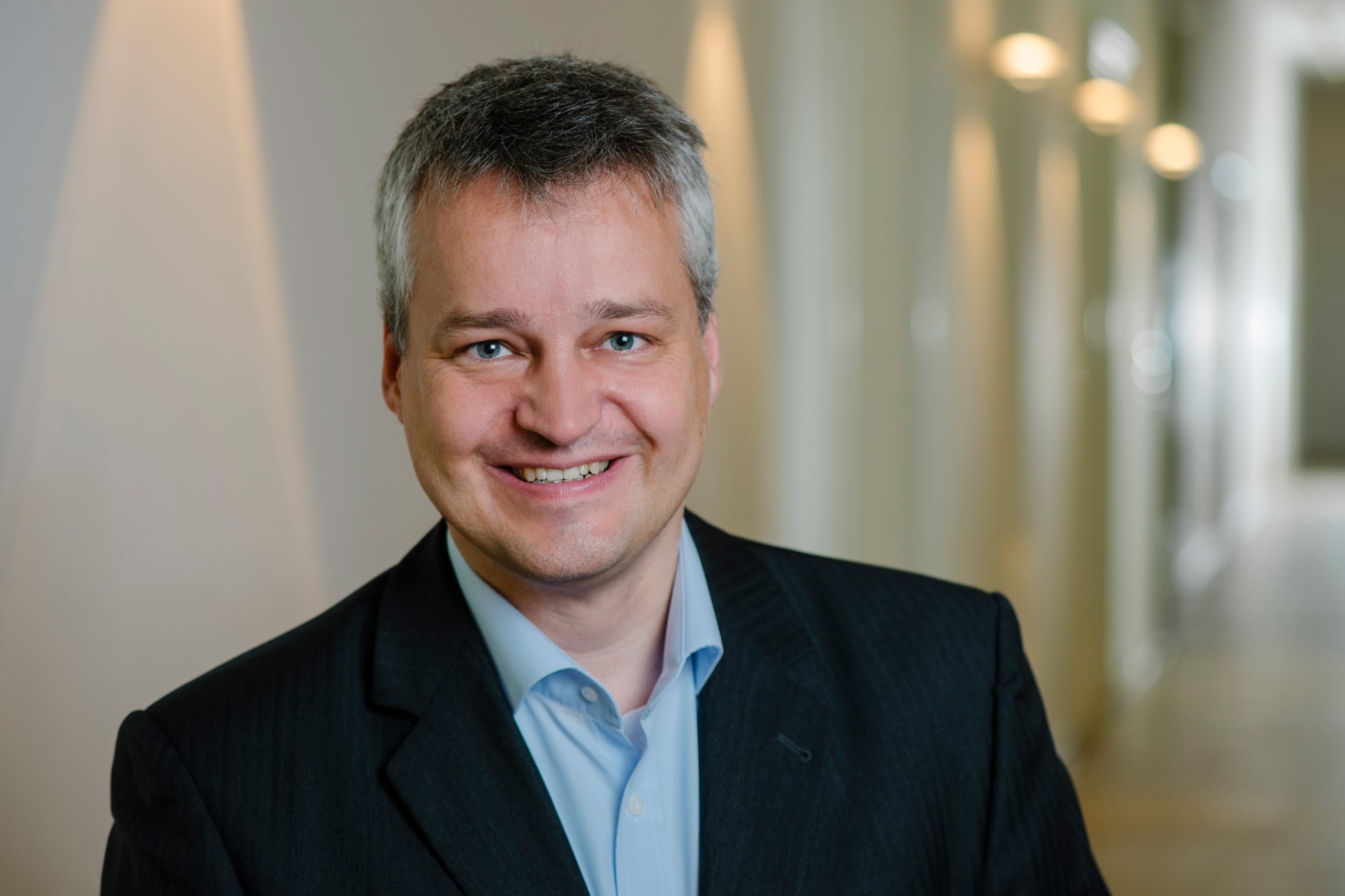 Broder Abrahamsen • Adcuram